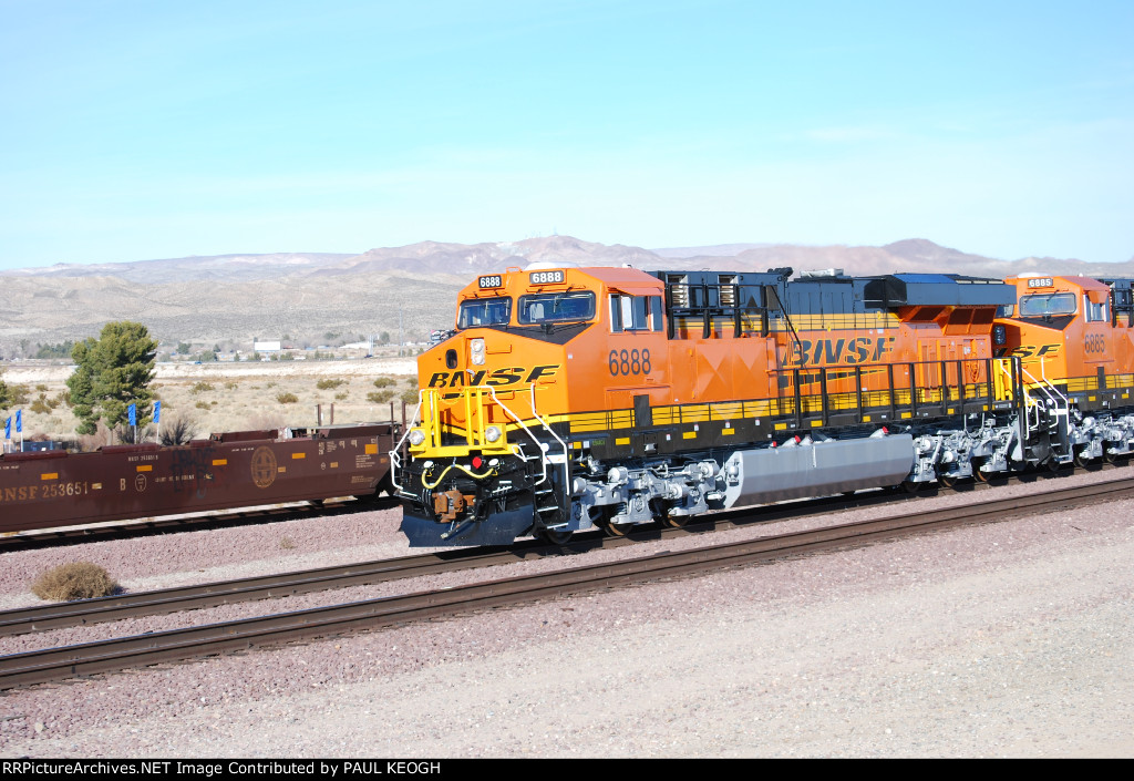 BNSF 6888 with Her Sister BNSF 6885 as they head west towards the Hobart Yard in LA.